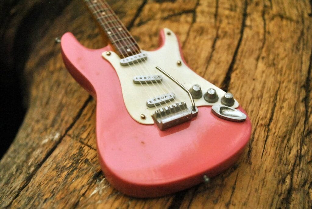 Miniatur gitar listrik fender stratocoaster || Tidiart - Bandung